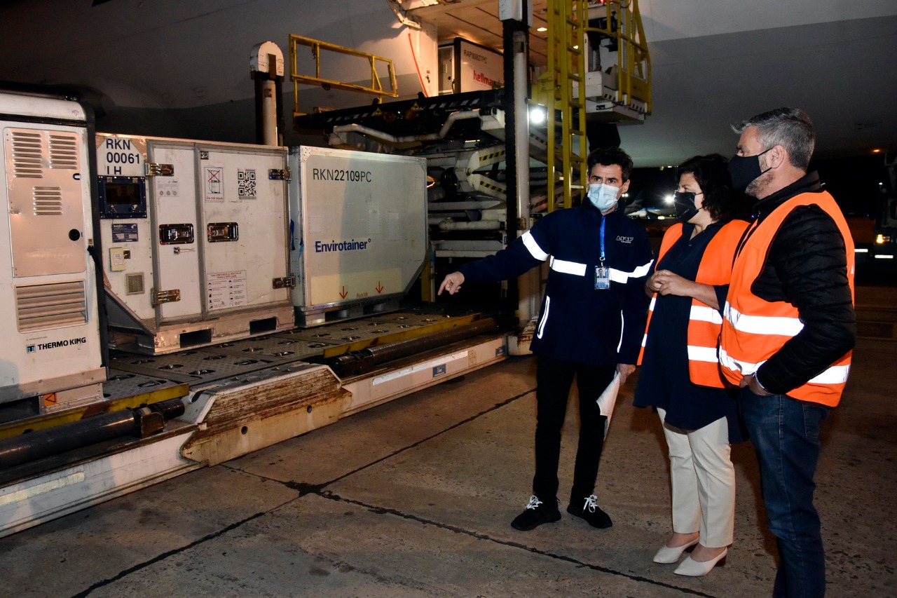 Vizzotti recibió un nuevo cargamento de vacunas de Sinopharm con el que Argentina superó las 50 ...