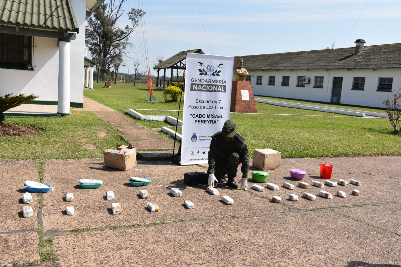Abren dos encomiendas y hallan más de 10 kilos de marihuana | Argentina ... Abren dos encomiendas y hallan más de 10 kilos de marihuana | Argentina ...