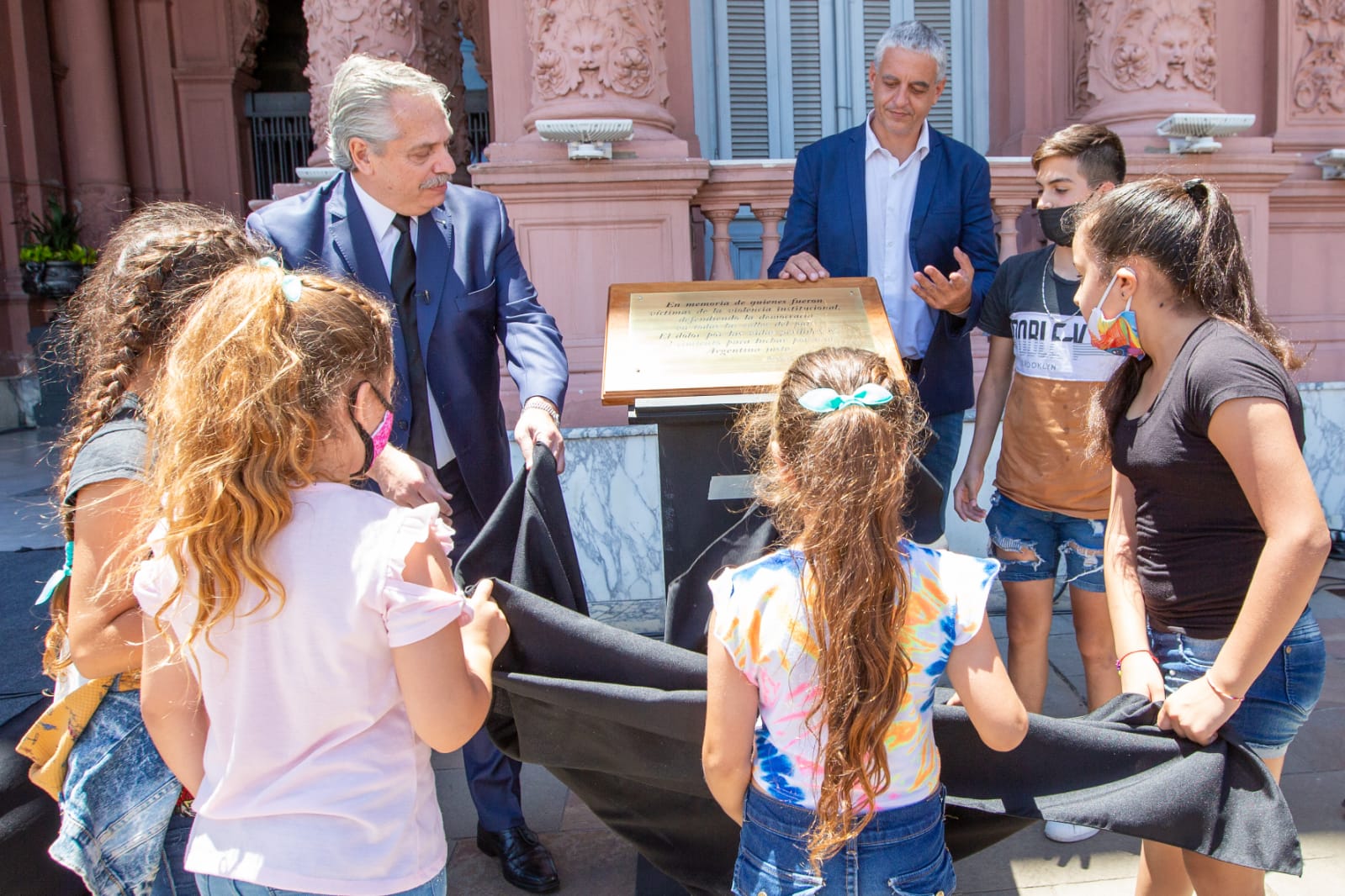 Homenaje a las víctimas de la represión de los días 19 y 20 de ...