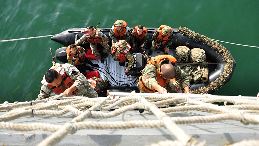 Ejercicios de adiestramiento en técnicas anfibias | Argentina.gob.ar