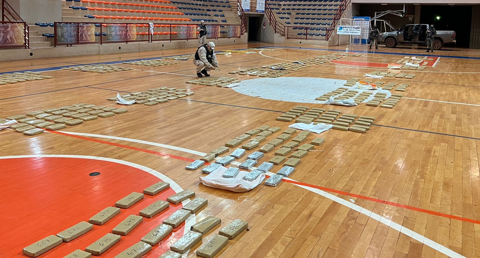 Prefectura Incautó Un Cargamento De Más De Una Tonelada De Marihuana En