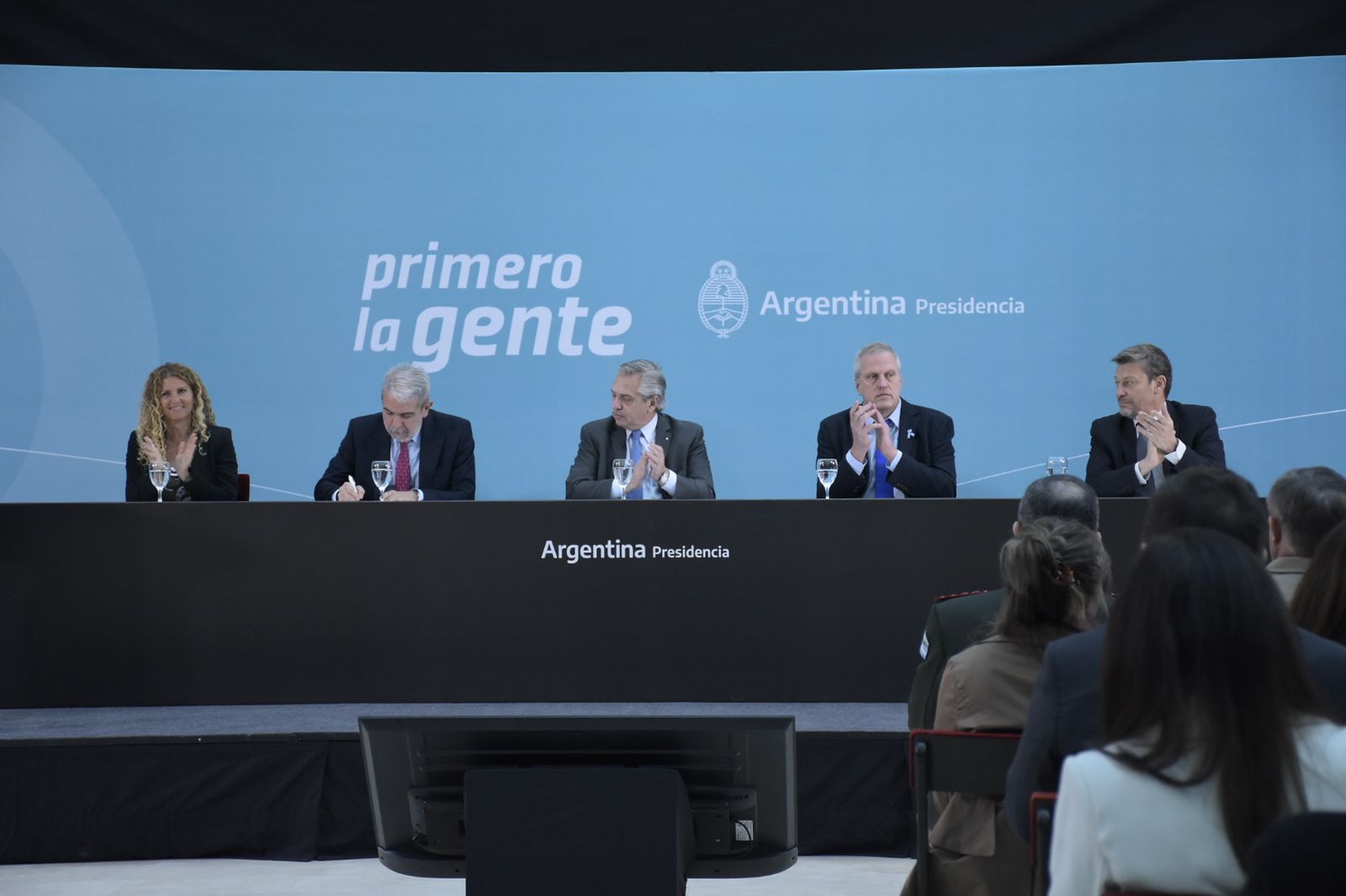 El Ministerio de Educación y el Ministerio de Seguridad firmaron un ... El Ministerio de Educación y el Ministerio de Seguridad firmaron un ...