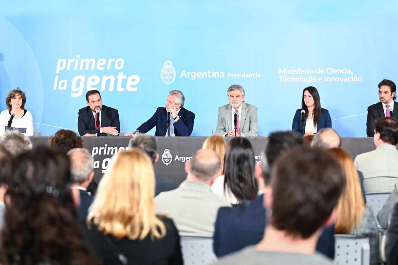 Ariel Sujarchuk acompañó al presidente Alberto Fernández y al ministro ...