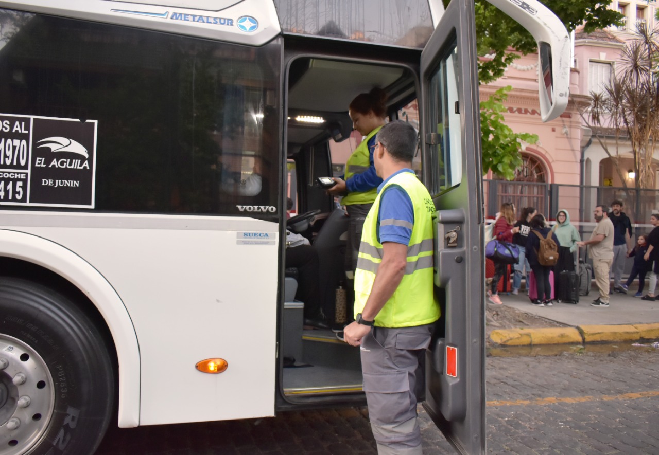 Viajes de egresados: recomendaciones de la CNRT para un transporte ...