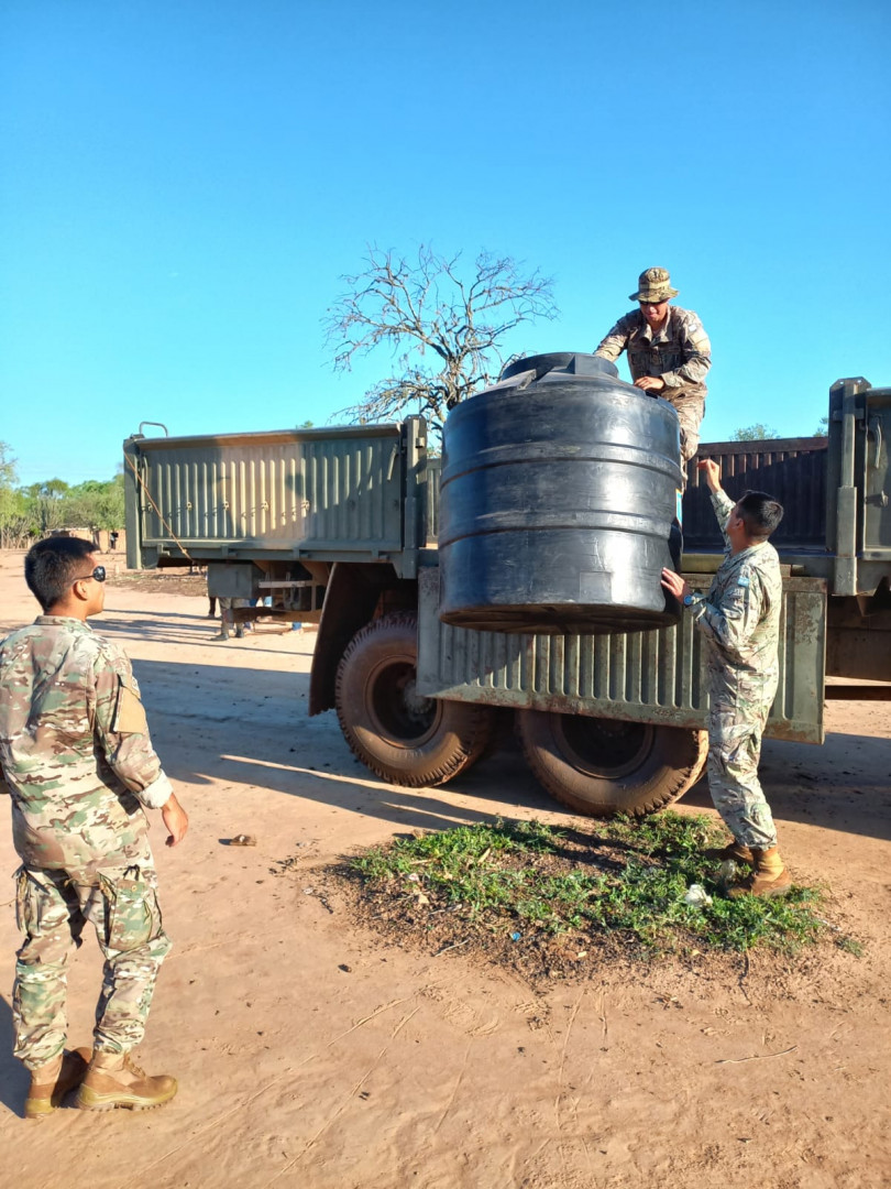 Defensa continúa con la distribución de tanques de agua en Salta ...