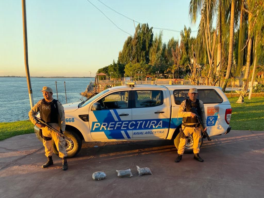 Prefectura Detuvo A Un Hombre Que Trasladaba Marihuana En Un Minibús