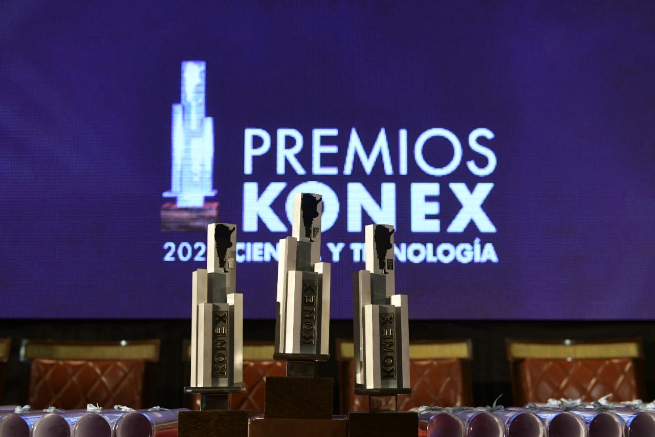 Filmus participó en la entrega de los Premios Konex 2023 de Ciencia y ...