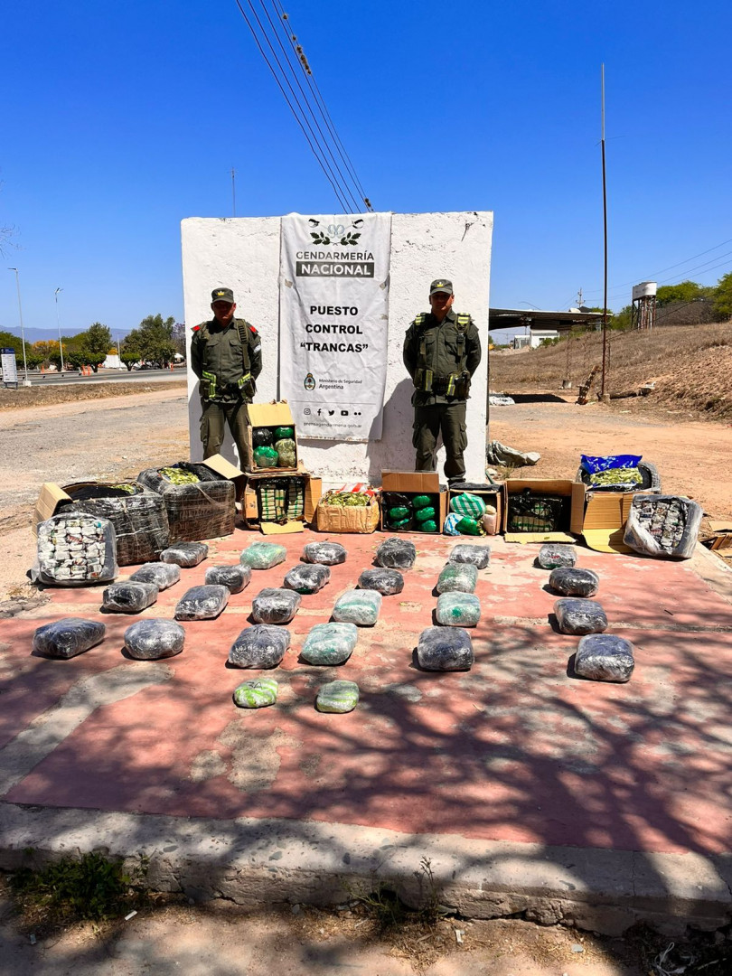 Se presentaron a retirar encomiendas con 120 kilos de hojas de coca y ...