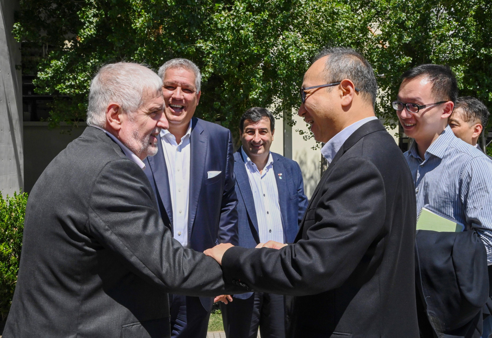 El embajador de China en Argentina, Wang Wei, visitó planta industrial cárnica modelo junto al ...
