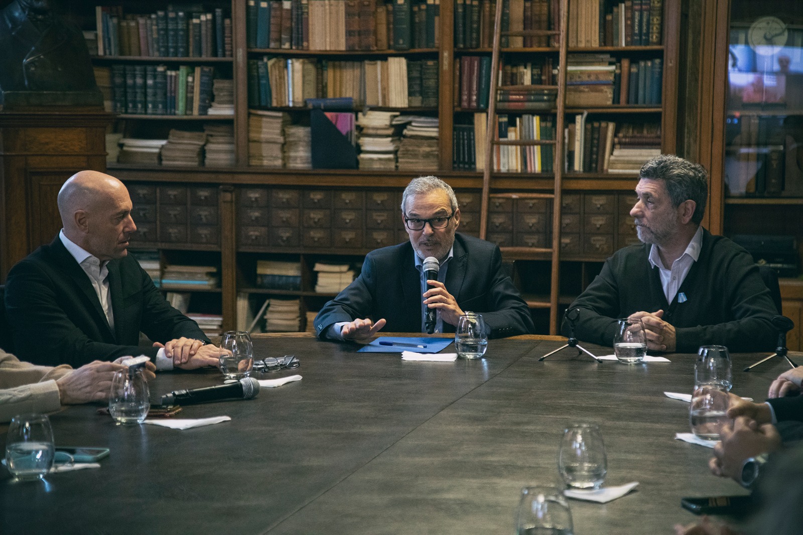 Russo visitó el Instituto Malbrán y destacó su importancia para la ...
