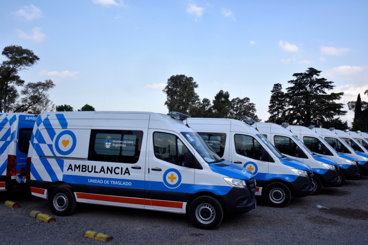 El Presidente y Vizzotti anunciaron la entrega de 344 ambulancias para ...