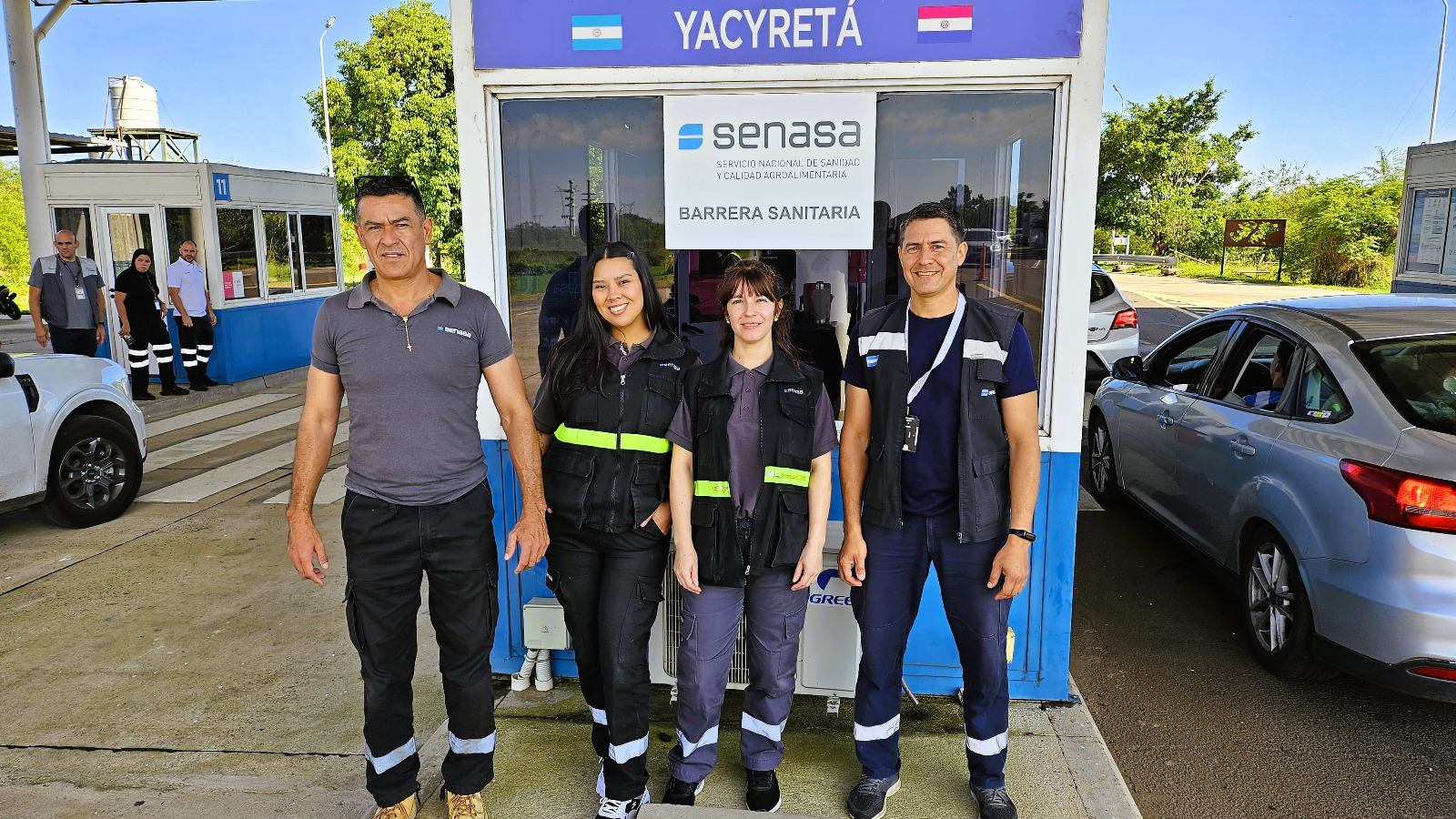 Controles sanitarios en el paso fronterizo Yacyretá que une Argentina ... Controles sanitarios en el paso fronterizo Yacyretá que une Argentina ...