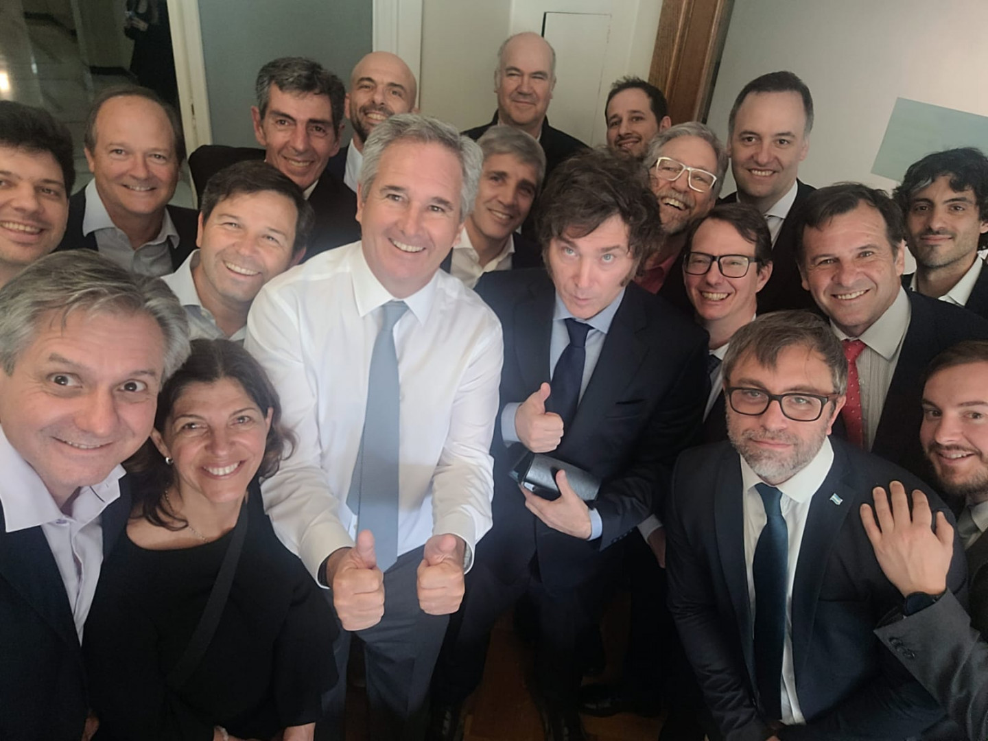 El Presidente Milei saludó a efectivos de la Policía Federal que se ...