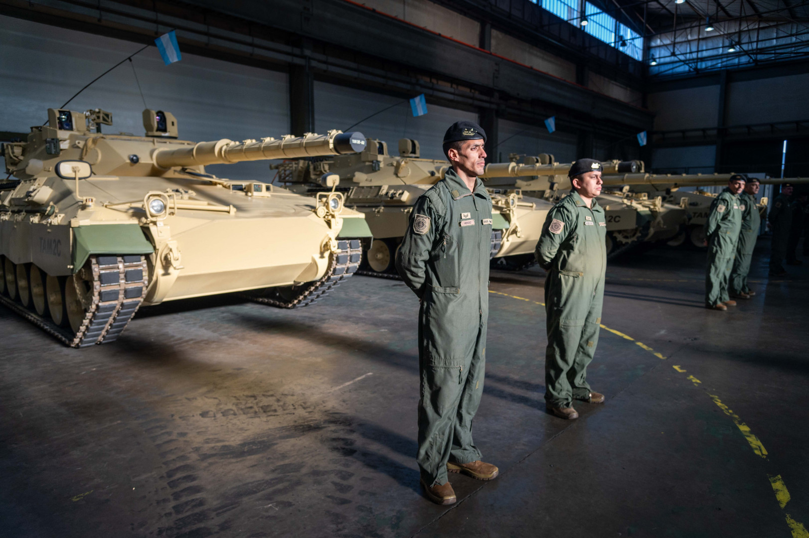 Petri encabezó la entrega de los primeros tanques TAM 2C A2 ...