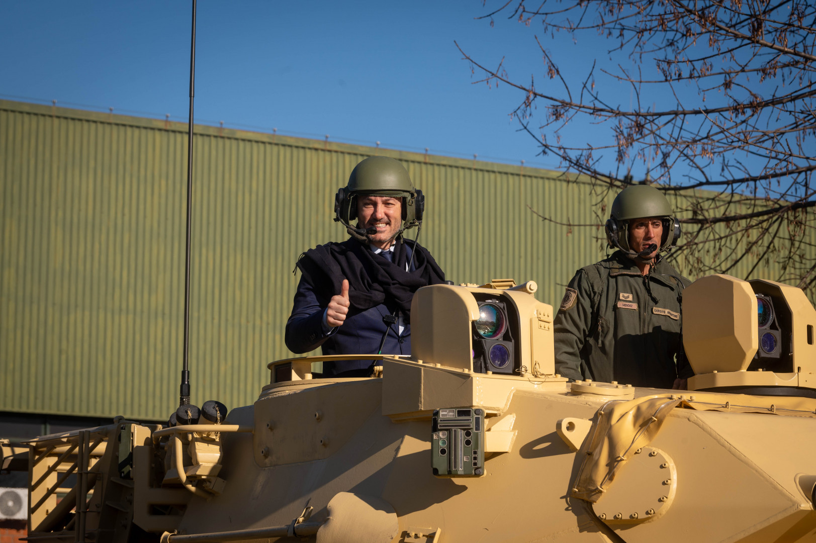 Petri encabezó la entrega de los primeros tanques TAM 2C A2 ...