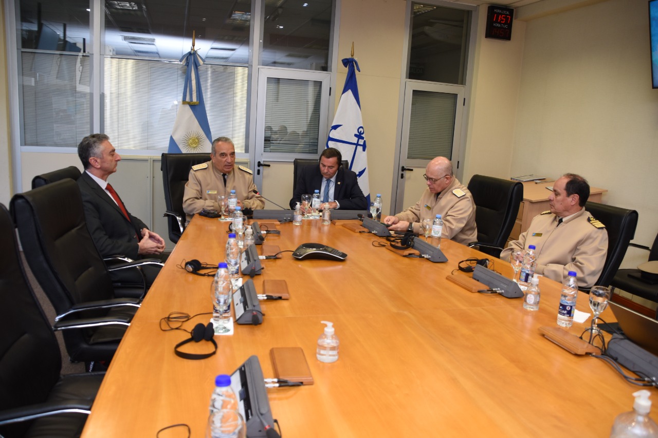 El Prefecto Nacional Naval recibió al senador francés Damien Régnard ... El Prefecto Nacional Naval recibió al senador francés Damien Régnard ...