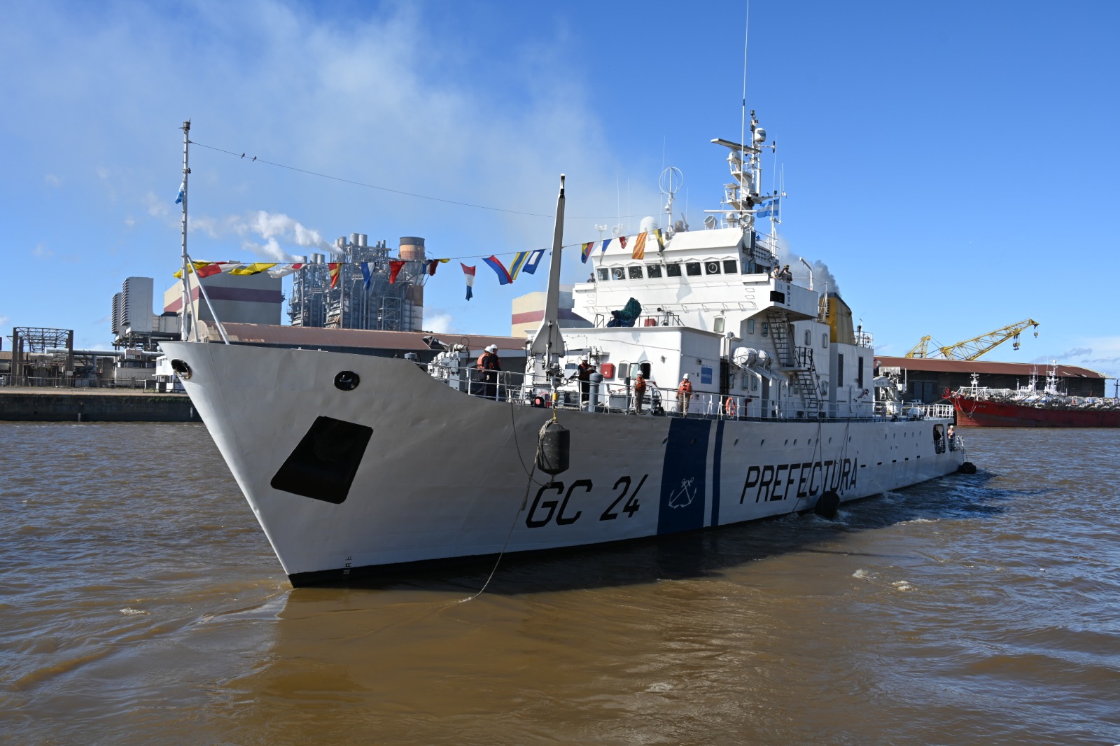 El guardacostas GC-24 Mantilla de la Prefectura Naval Argentina emprendió una nueva campaña para ...