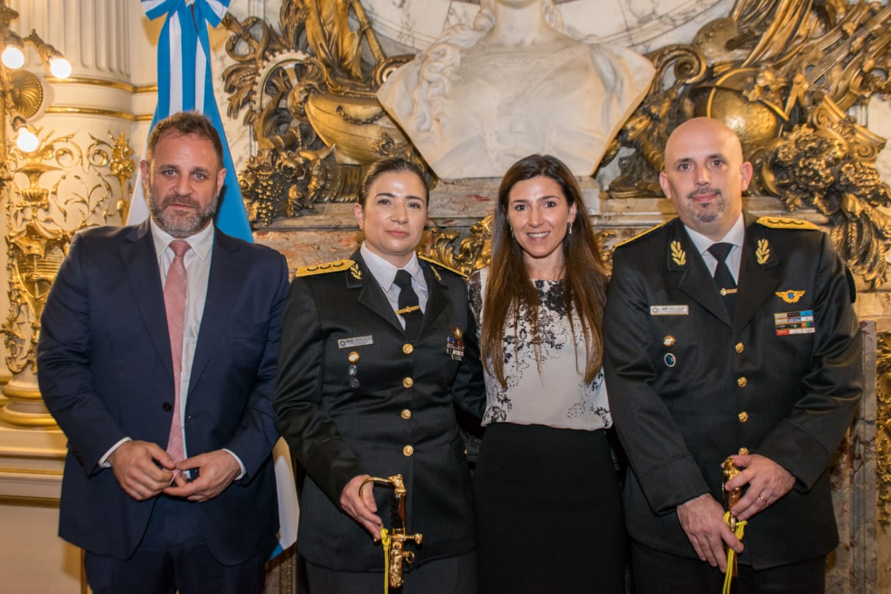 El presidente Alberto Fernández distinguió a los nuevos comisionados ...