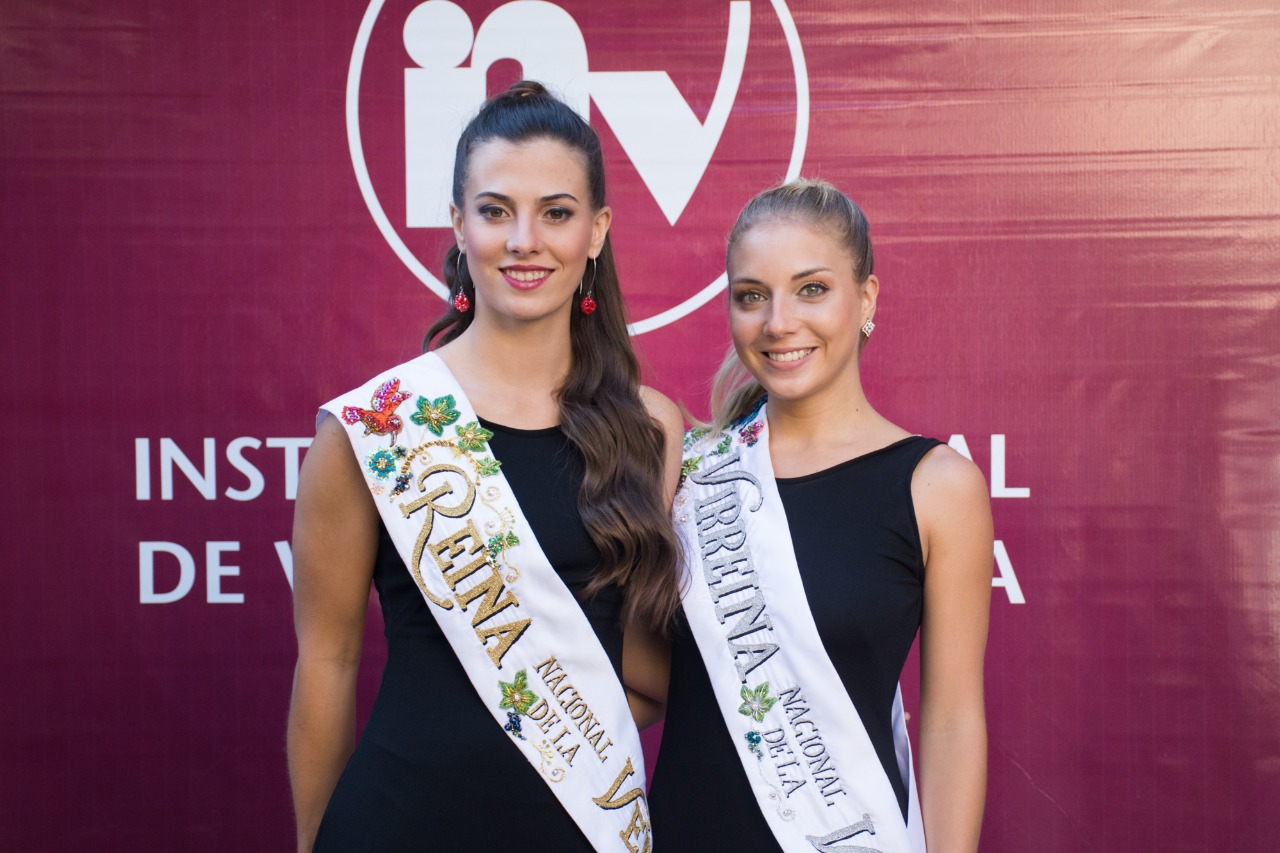 En El Inv Las Reinas De La Vendimia Aprendieron Sobre El Programa Vino Cercano Y Recibieron
