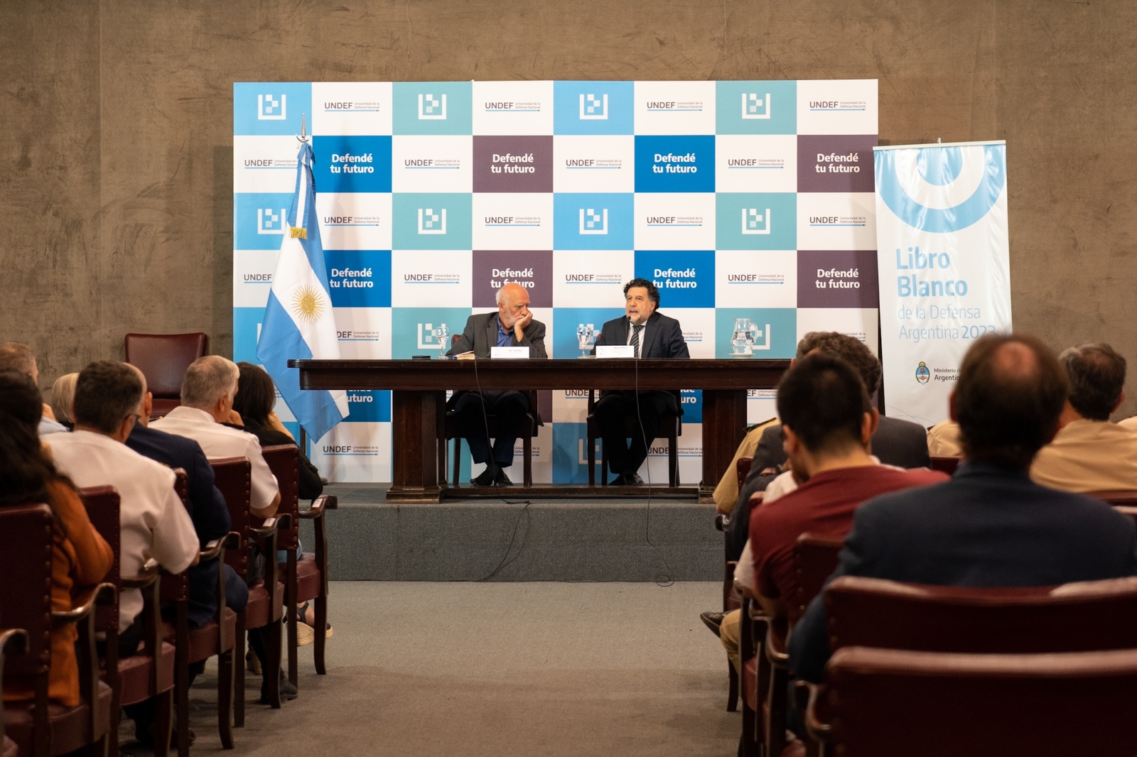 Ciclo de debates para la elaboración del Libro Blanco de la Defensa ... Ciclo de debates para la elaboración del Libro Blanco de la Defensa ...